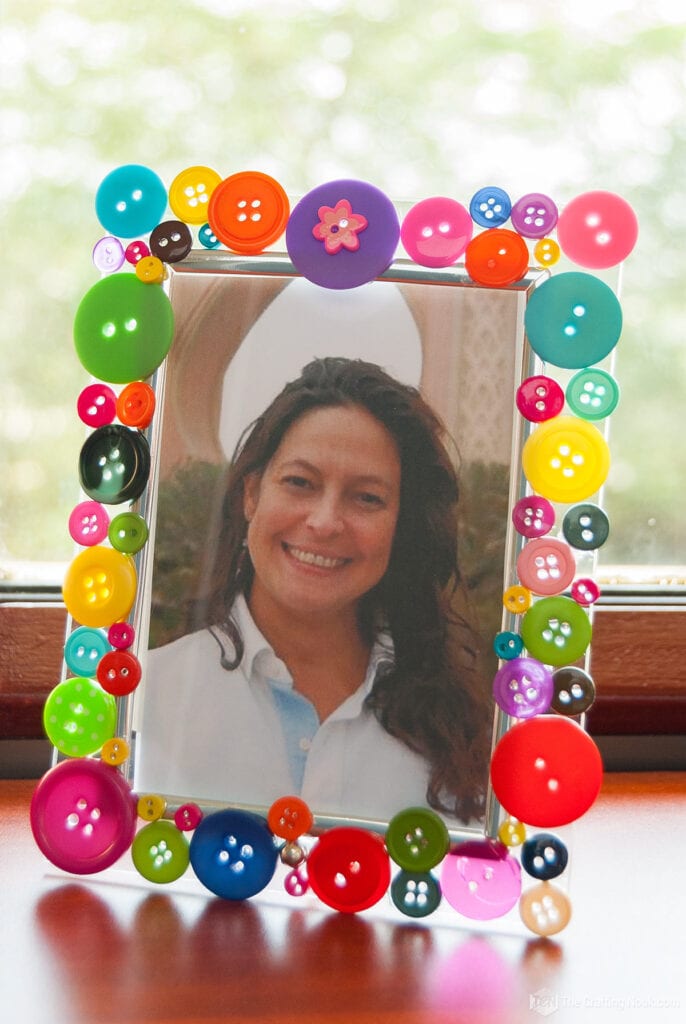 DIY Colorful Buttons Photo Frame - The Crafting Nook