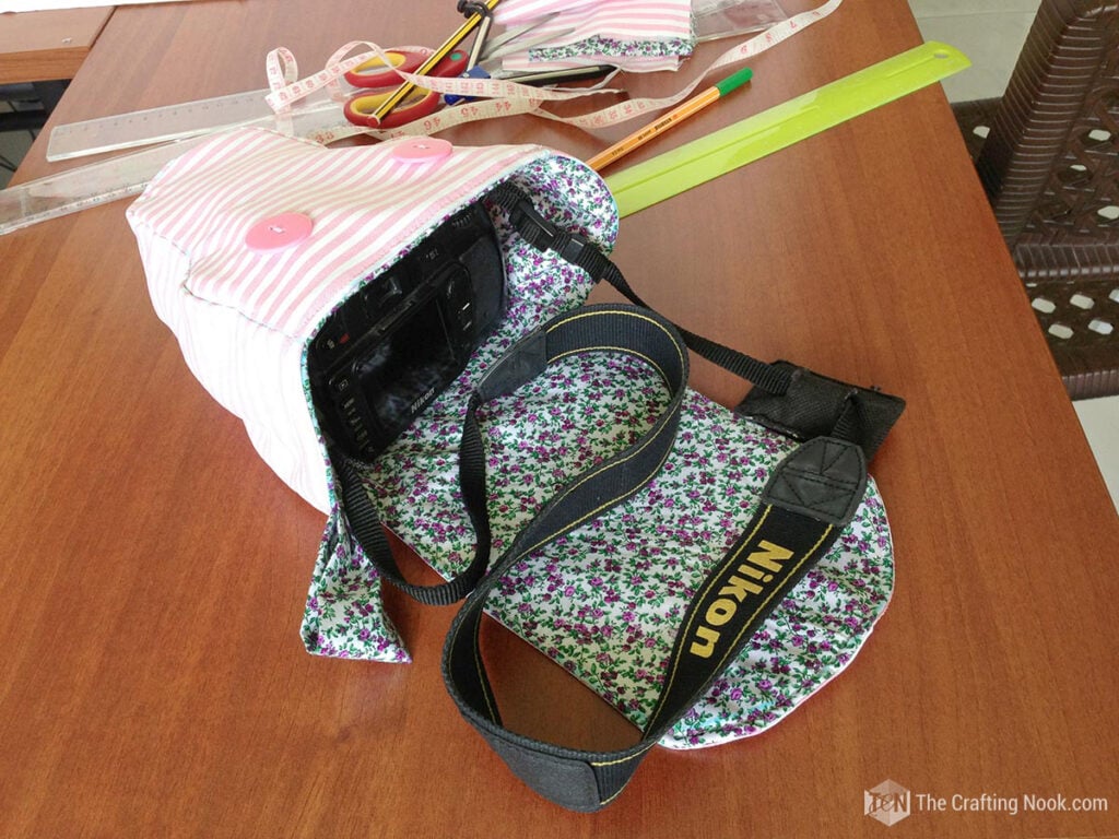DIY Camera Bag Pattern for DSLR Cameras (Camera Pouch) - The Crafting Nook