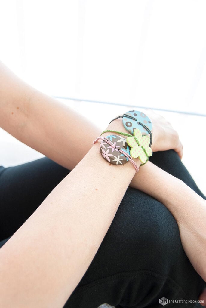 Easy Button Bracelets DIY - The Crafting Nook