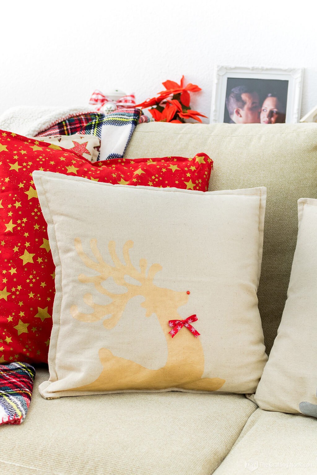 Freezer Paper DIY Reindeer Pillows for Christmas (+ Free Cut Files ...