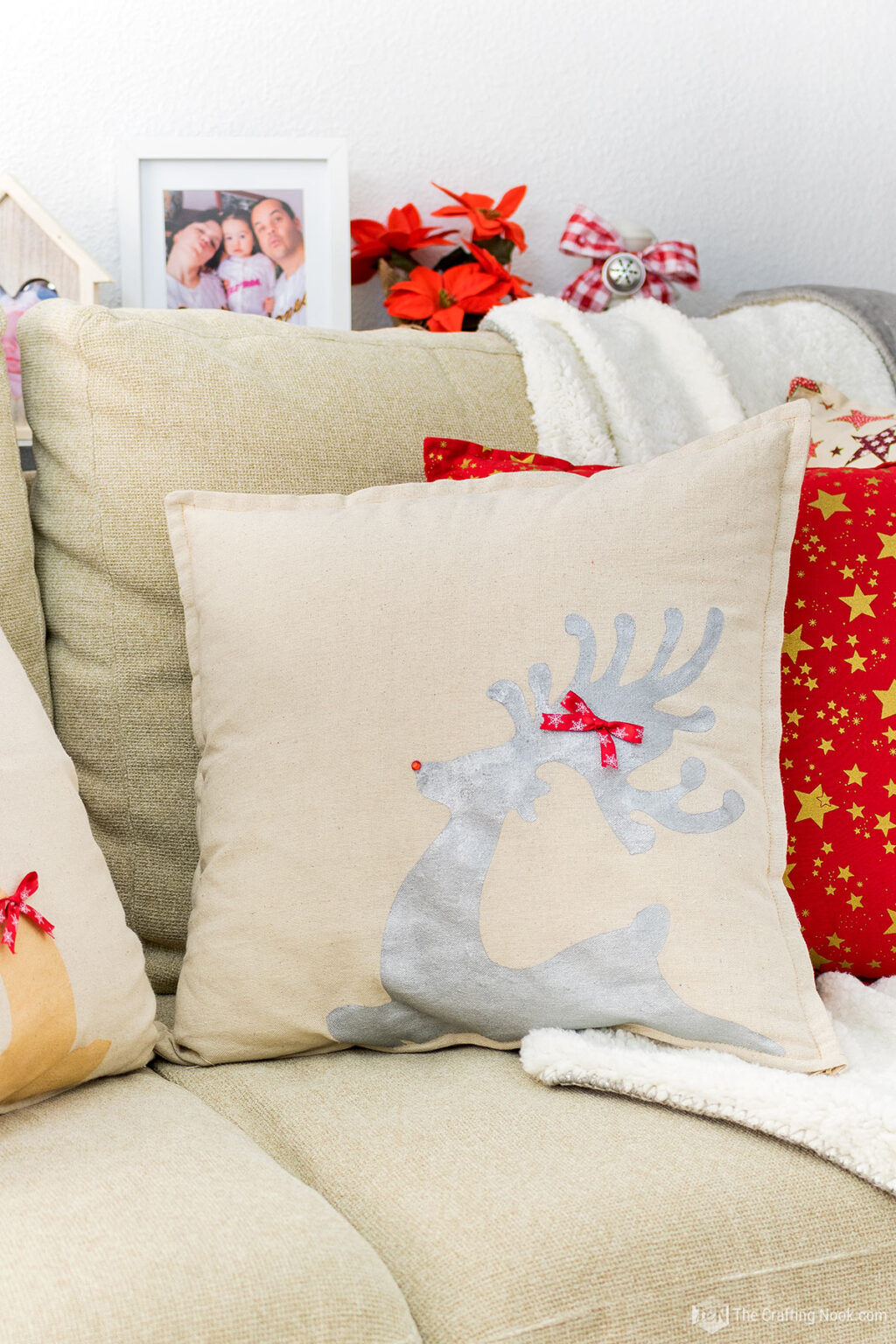 Freezer Paper DIY Reindeer Pillows for Christmas (+ Free Cut Files ...