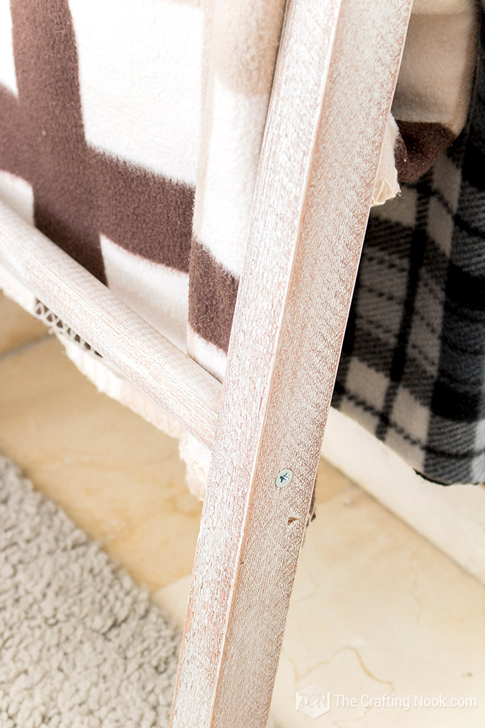Quick & Easy DIY Rustic Blanket Ladder | The Crafting Nook