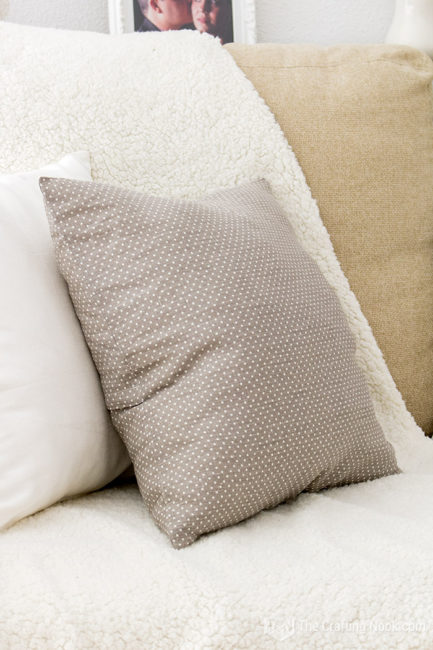 DIY 10-minute Envelope Pillow Cover Tutorial (with Photos and video ...