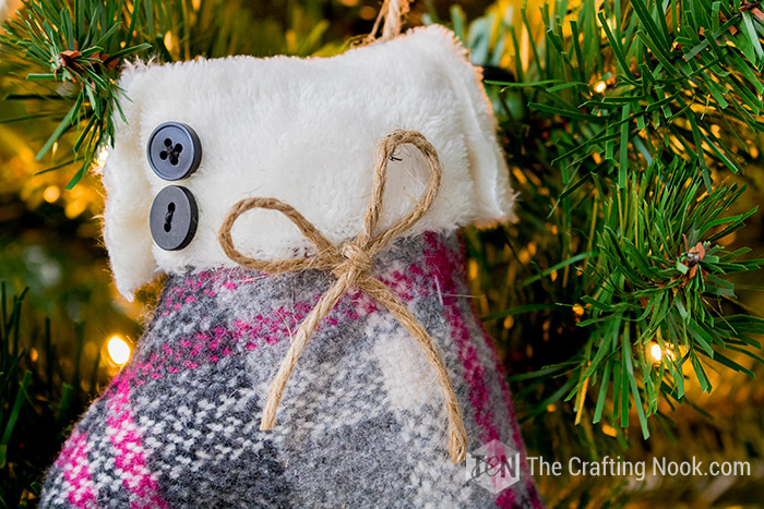 DIY Mittens Christmas Ornament (with video tutorial) | The Crafting Nook