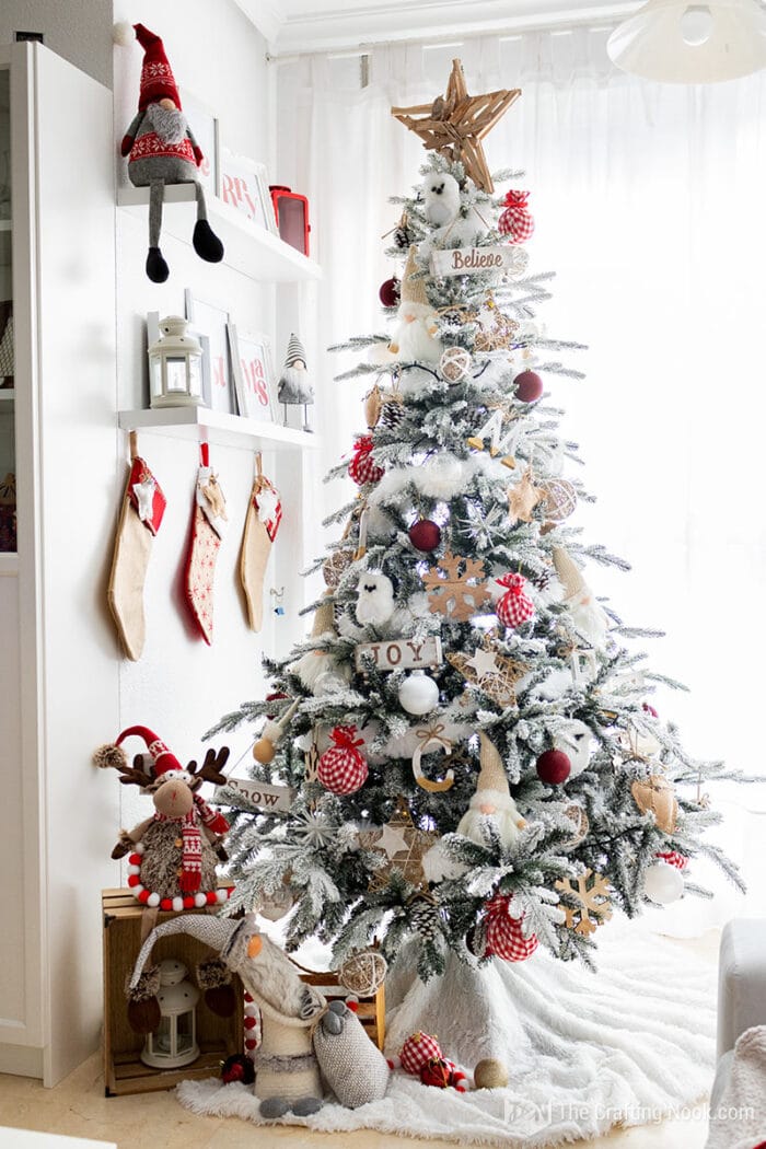 Winter Wonderland Christmas Tree + Easy Boa Tutorial - The Crafting Nook